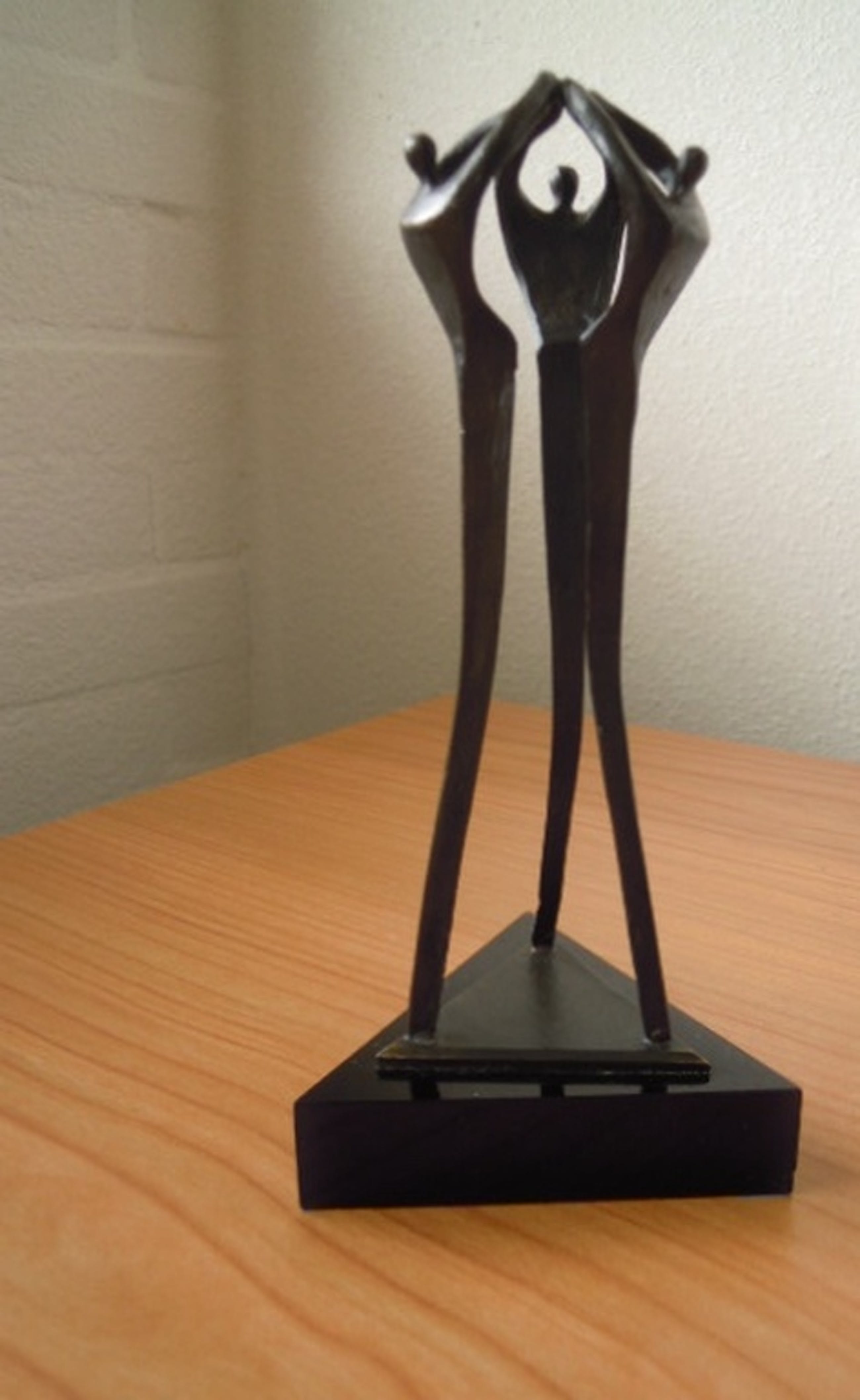 Corry Ammerlaan - Prachtig bronzen beeldje op zwart voetje van CORRY ...