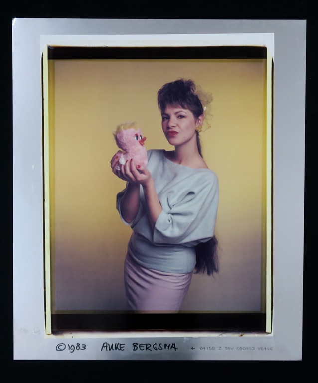 Auke Bergsma - Auke Bergsma: Foto, Meisje met knuffel Verkocht ...