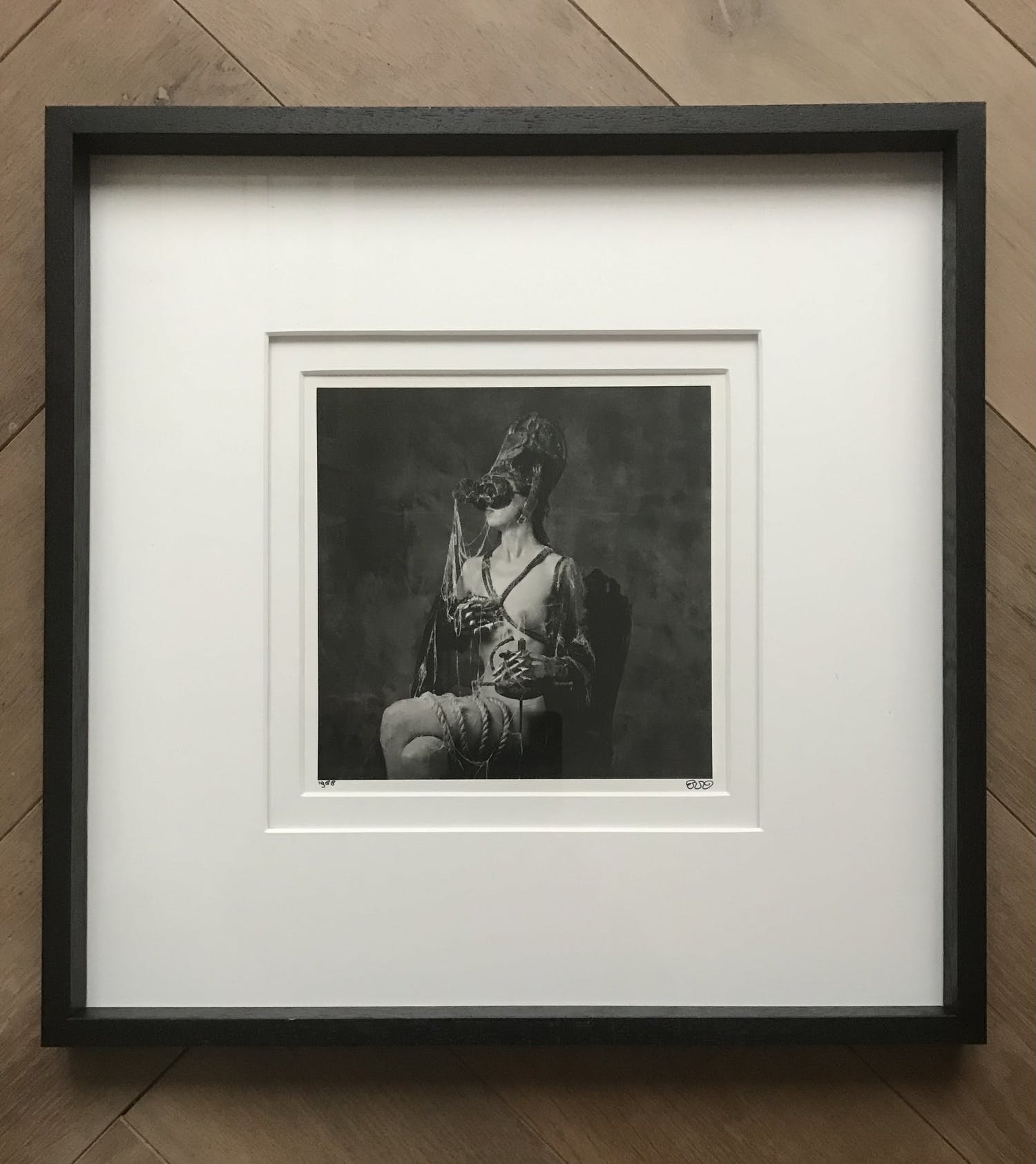 Erwin Olaf - Chessmen “de witte pion” Verkocht | Kunstveiling.nl