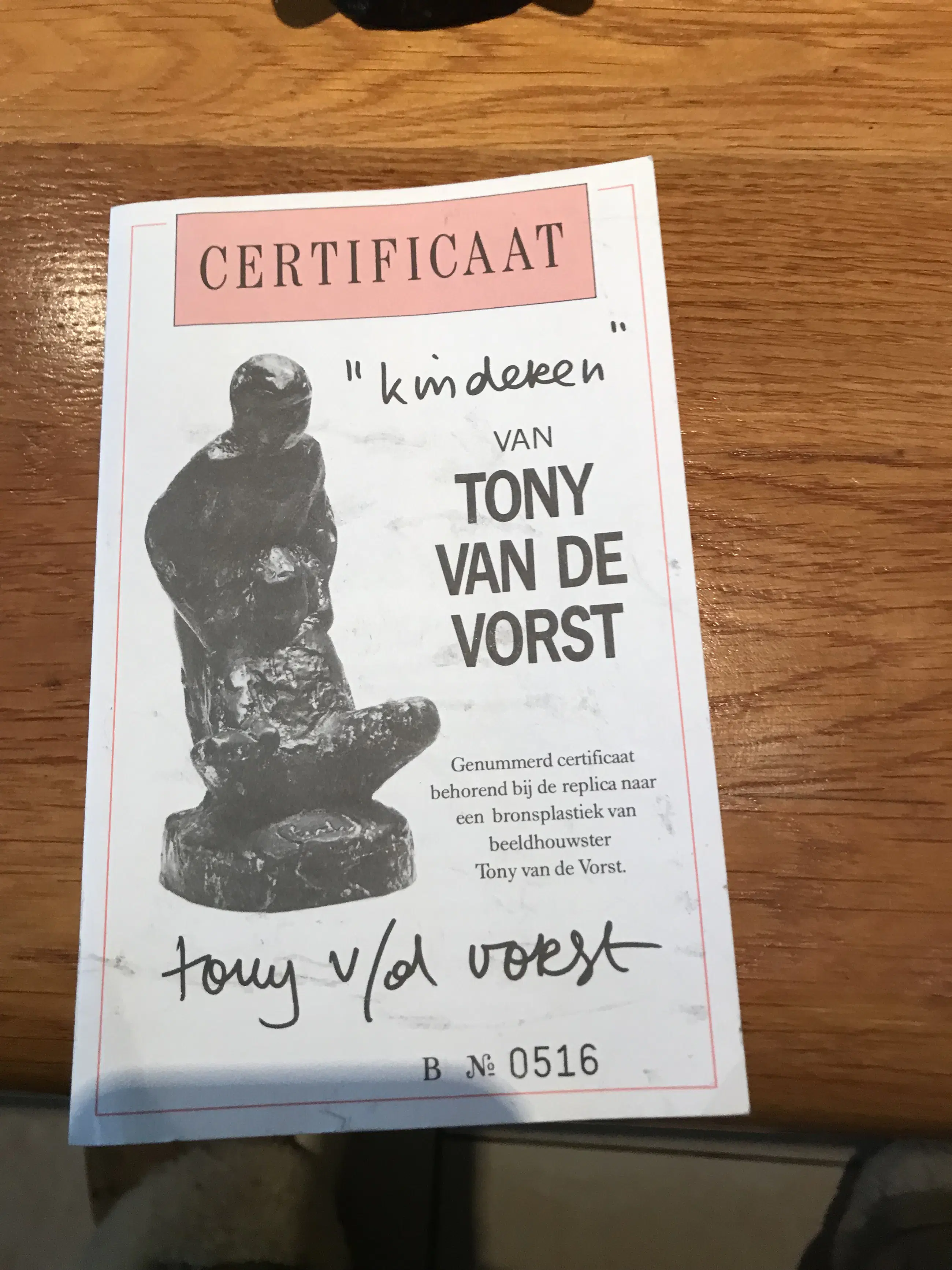 Tony van de Vorst - Beeldje “kinderen “ met genummerd certificaat ...
