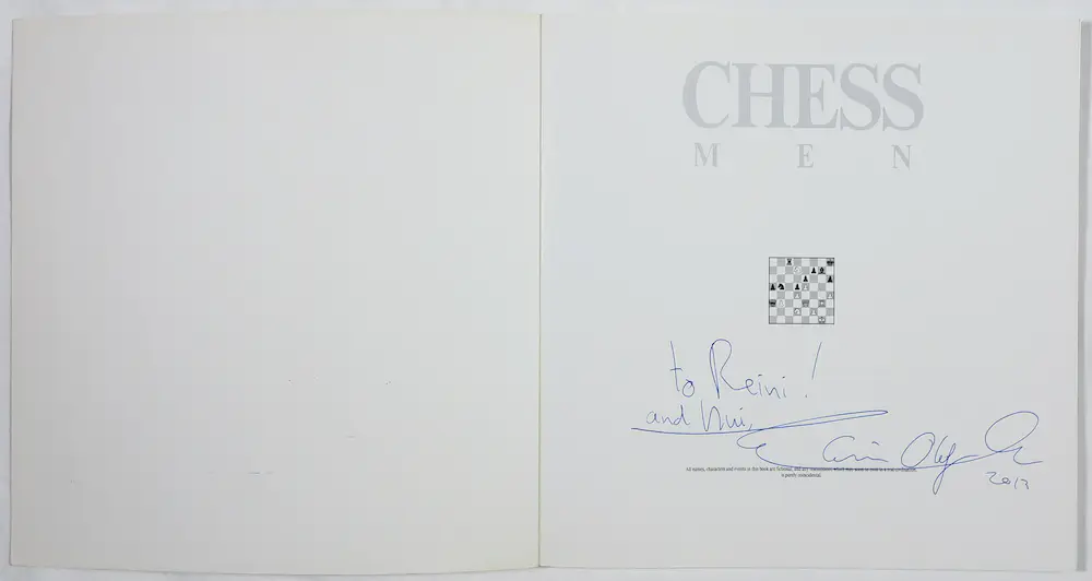 Erwin Olaf - Gesigneerd boek, Chessmen kopen? Bied vanaf 1!