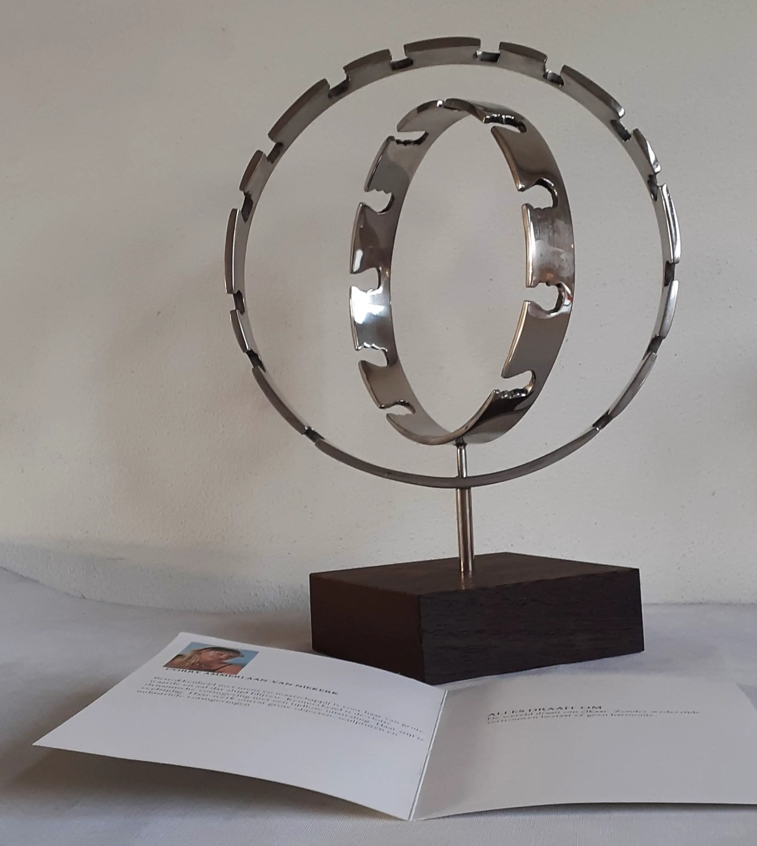 Corry Ammerlaan - Beeld / sculpture "Alles draait om" Verkocht ...