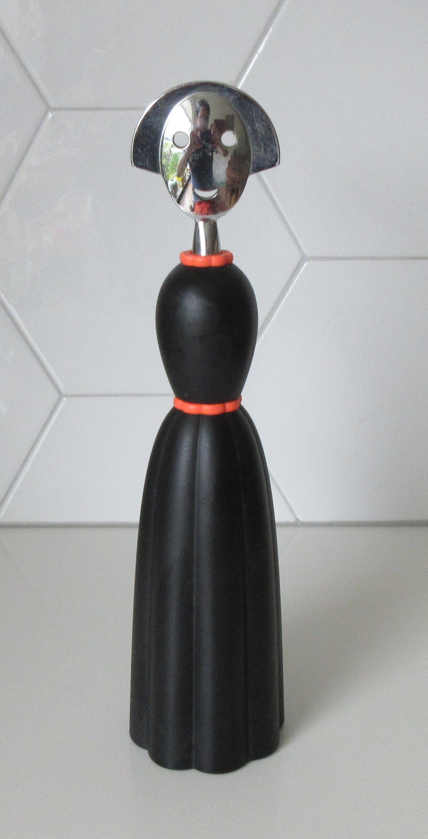 Veilingopbrengsten van Alessandro Mendini | Kunstveiling.nl