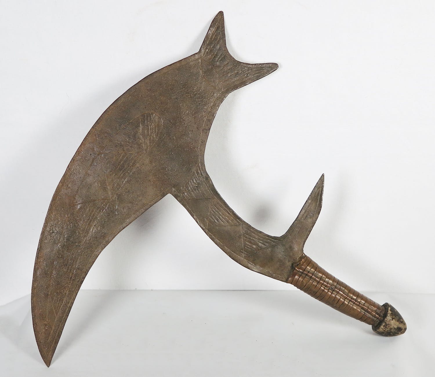 Kota - IJzeren werpmes en tevens betaalmiddel met koperen handvat ...