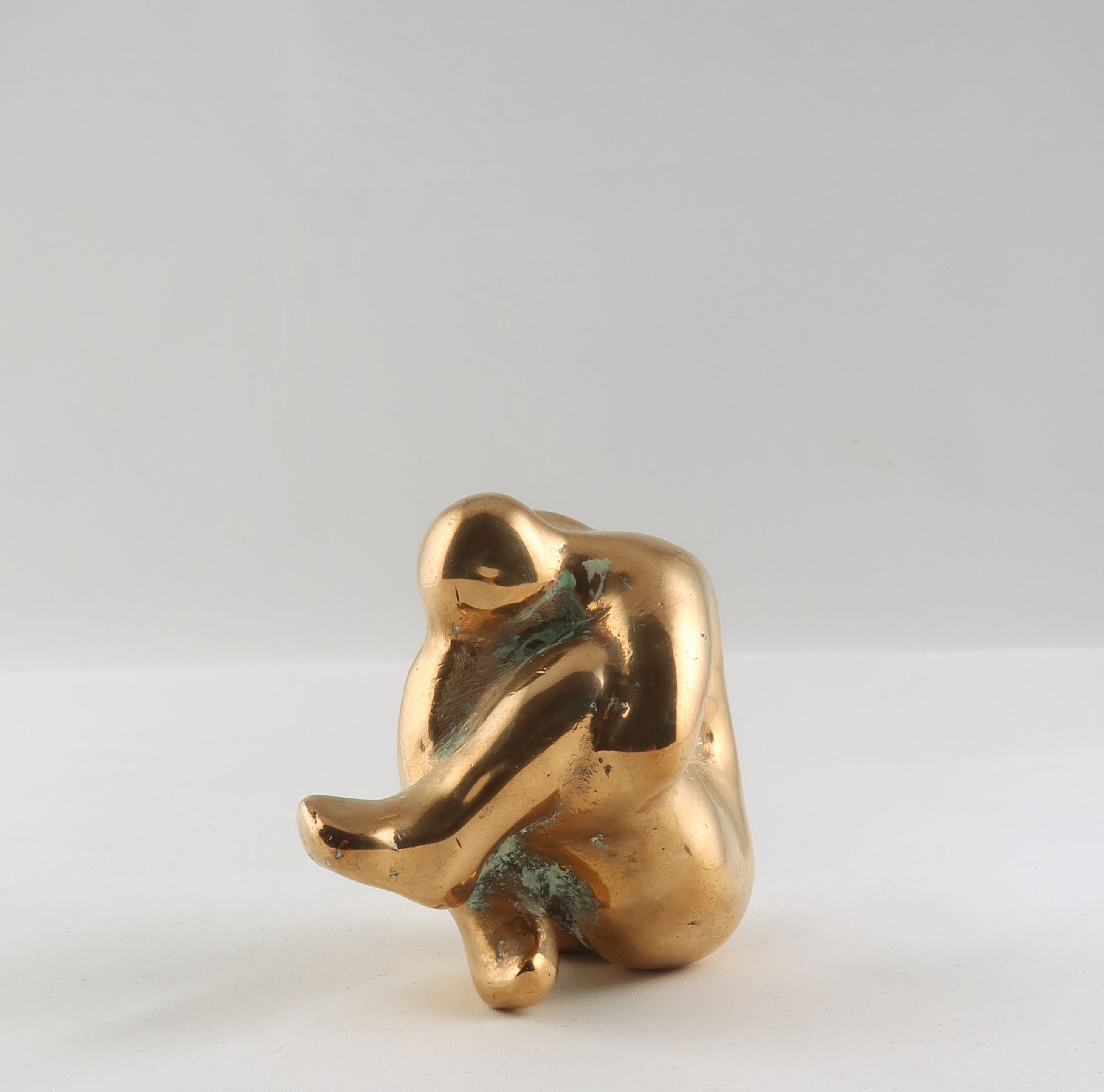 Wim Jonker - Brons, Ineengedoken figuur Verkocht | Kunstveiling.nl