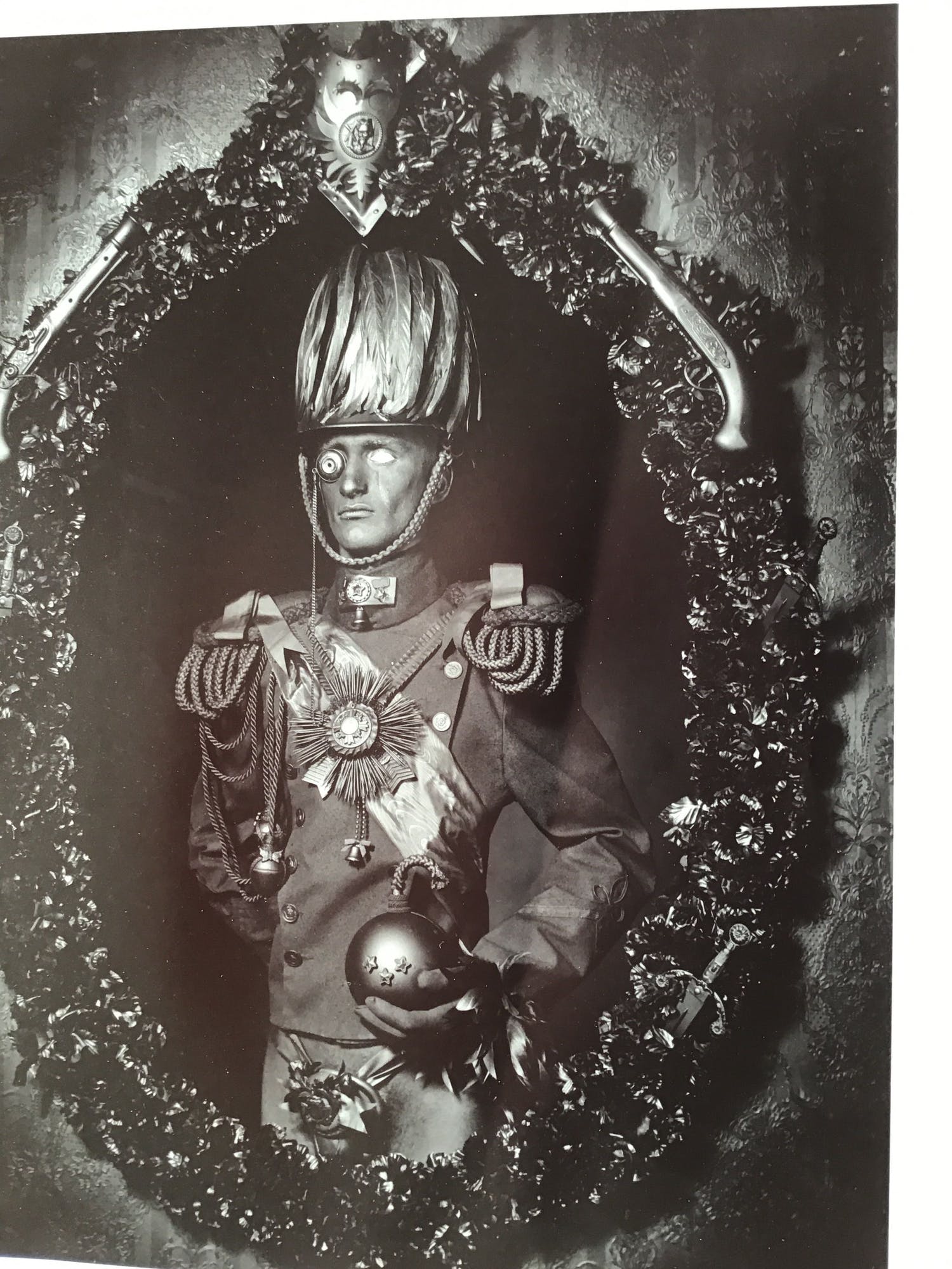 Erwin Olaf - Serie blacks Verkocht | Kunstveiling.nl