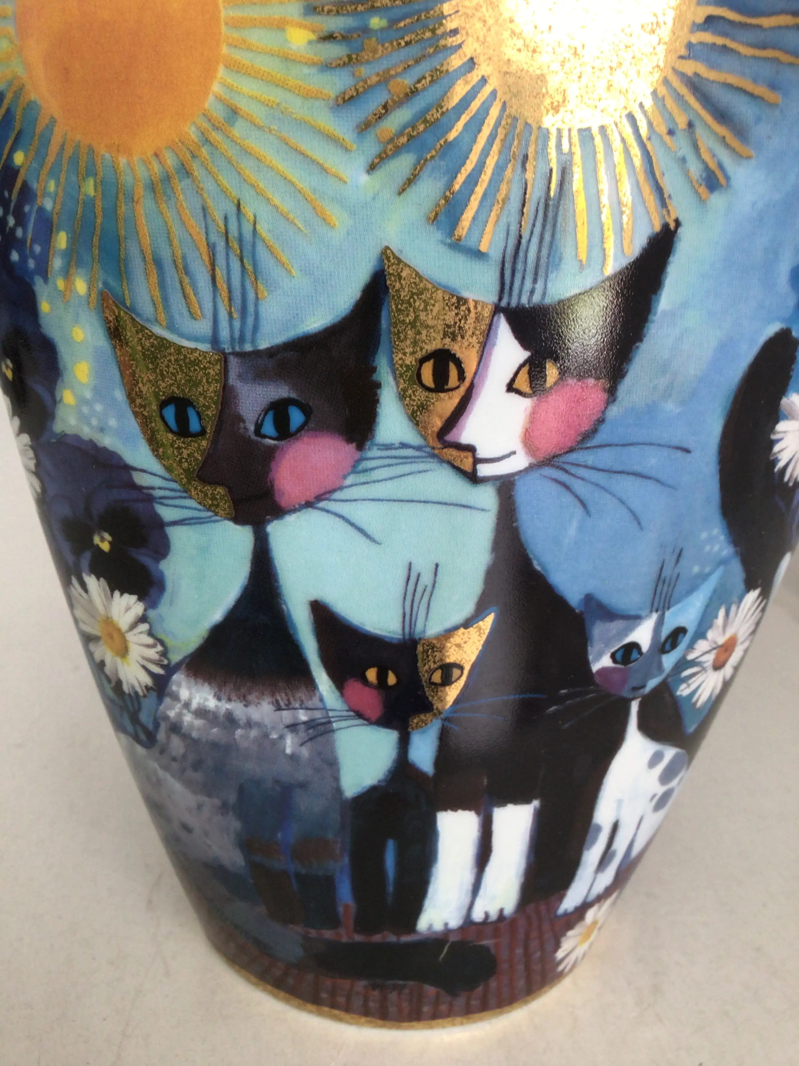 Rosina Wachtmeister - Siervaas “ KATZEN FAMILIE “ Limited Edition Verkocht | Kunstveiling.nl