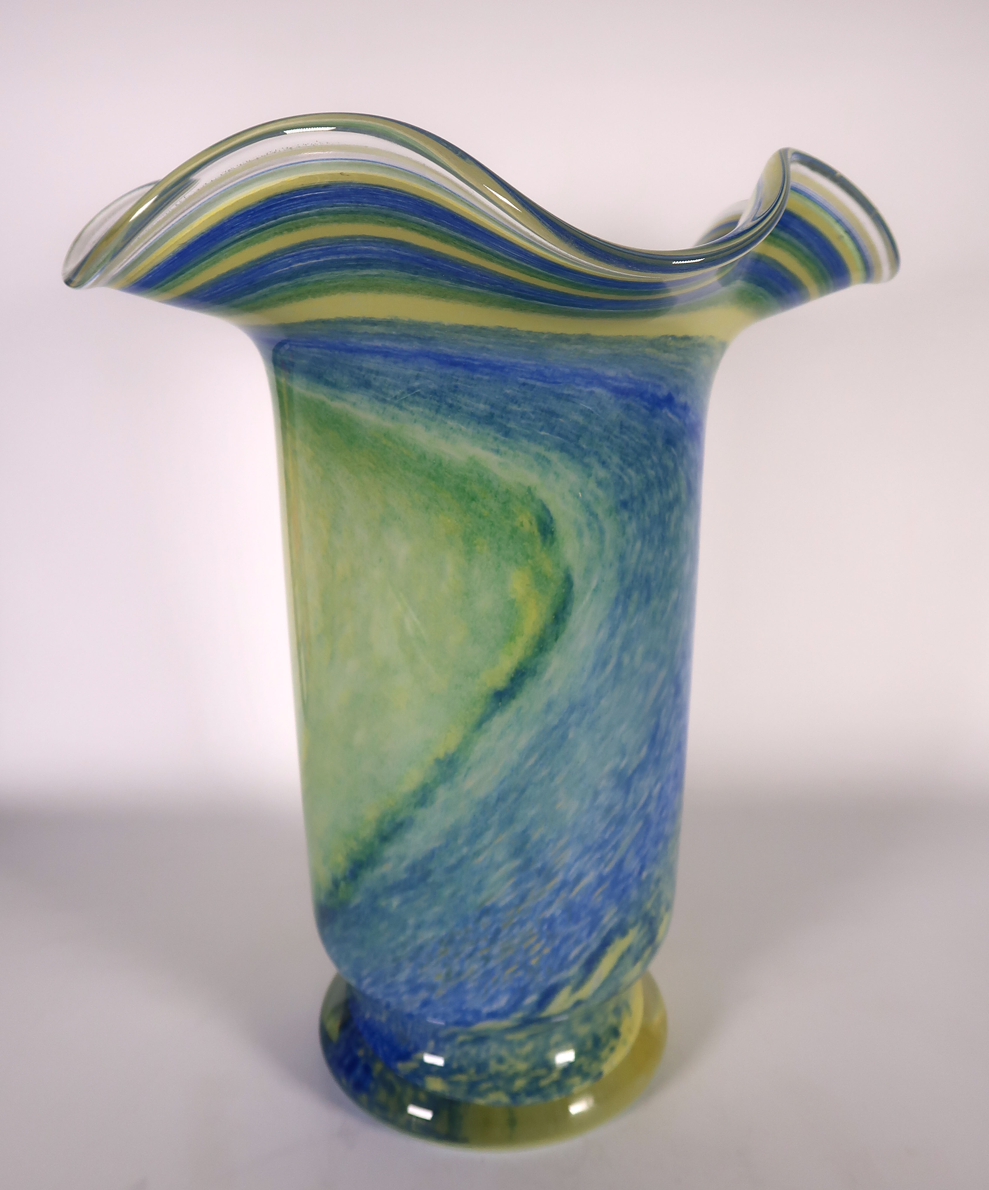 Peter Kaspar - Kristal, Vaas met geschulpte rand Verkocht | Kunstveiling.nl