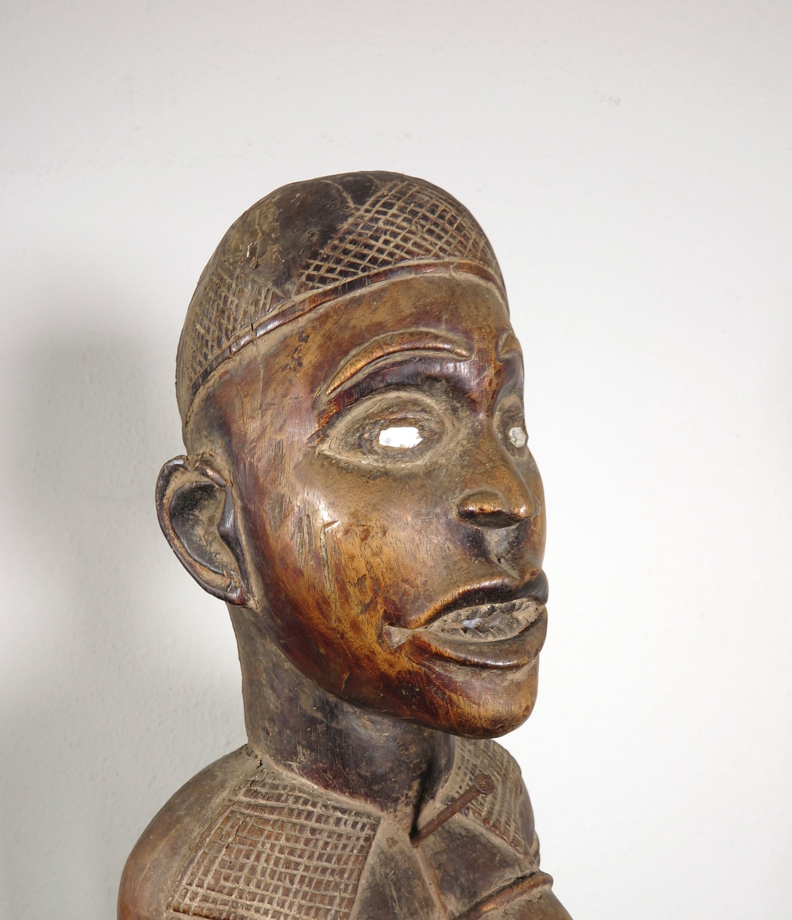 Bakongo - Hout, glas en ijzer, Fetisj sculptuur Verkocht | Kunstveiling.nl