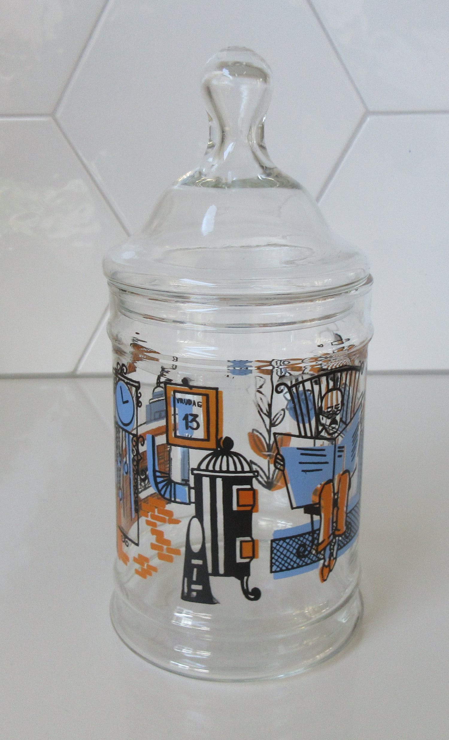 Curiosa - Vintage glazen koek of snoep pot met emaille decoratie van ...