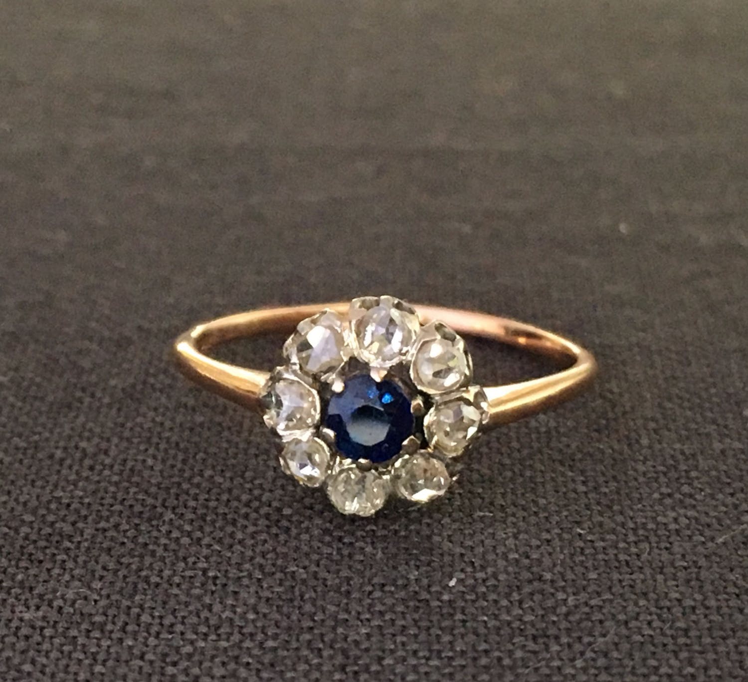 18K Goud - entourage ring met roosdiamant en een saffier Verkocht ...
