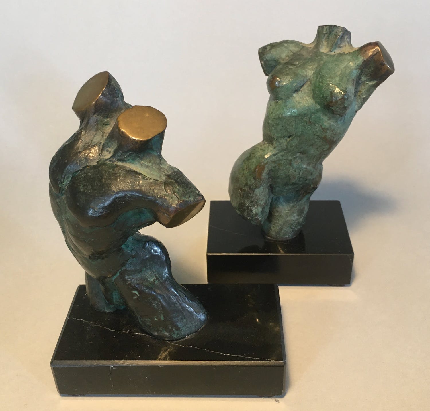 Gerthy Baars - "Torsje man" en "Torsje vrouw" Verkocht | Kunstveiling.nl