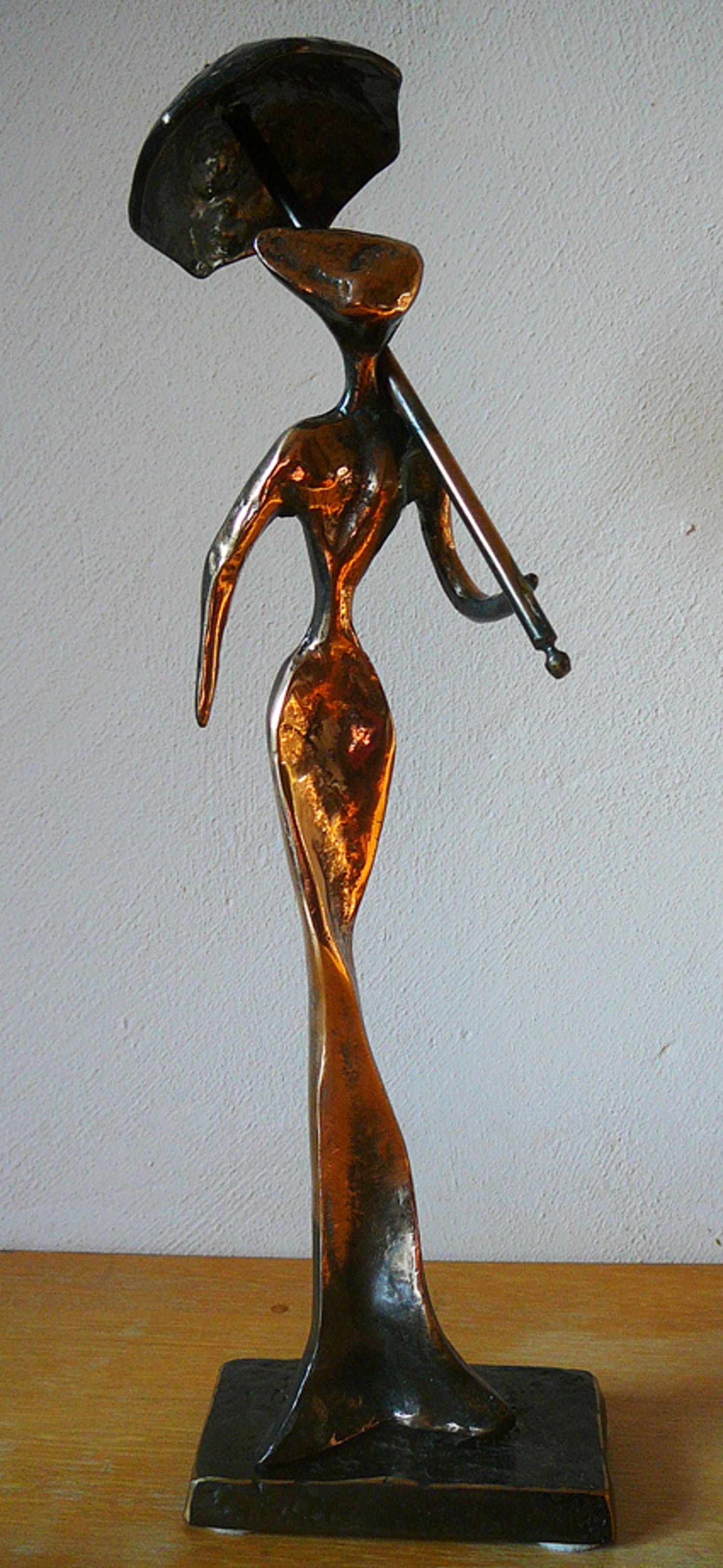 Yves Lohe - Dame met parasol -brons, Frankrijk circa 1970- Verkocht ...