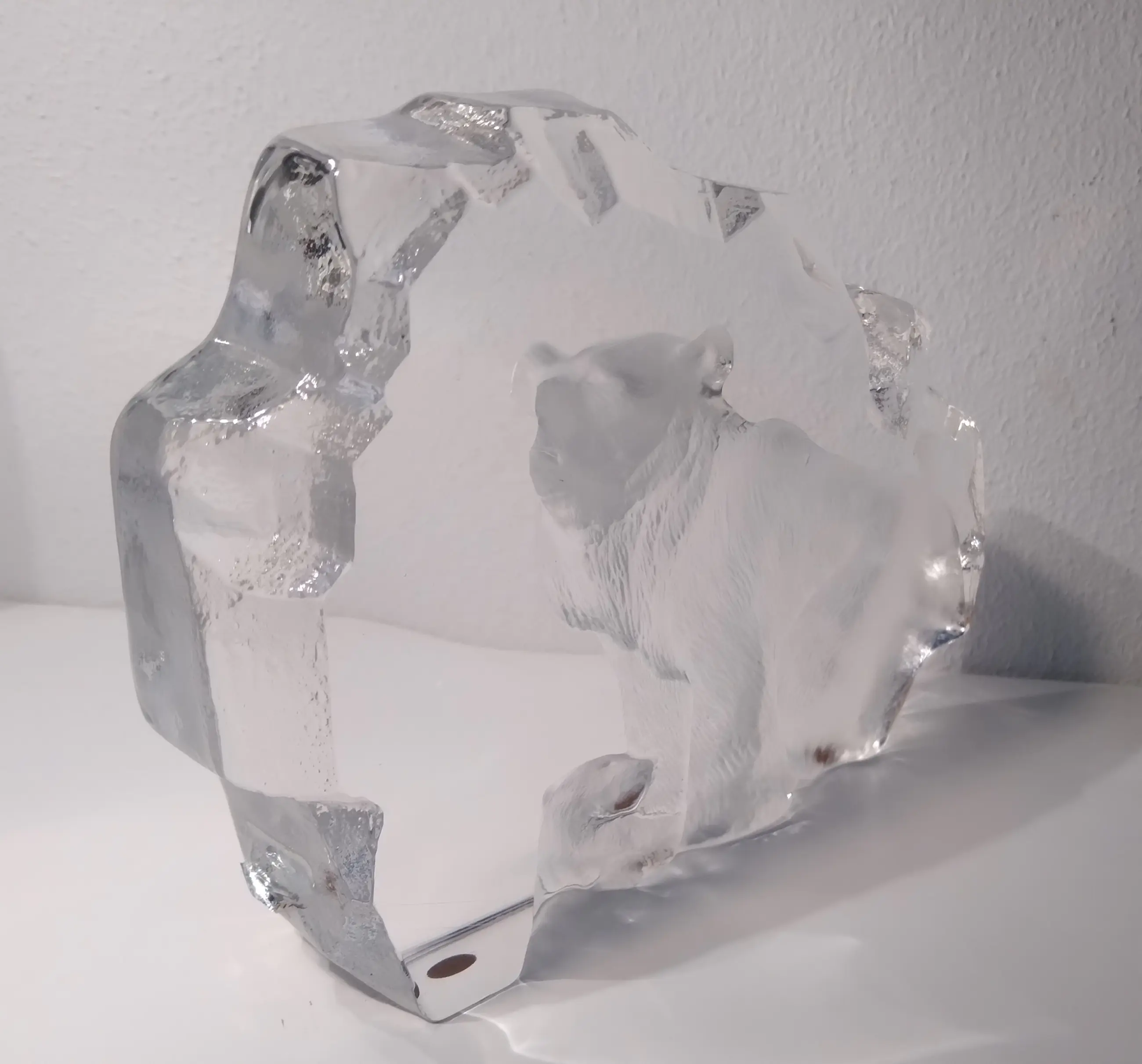 Mats Jonasson - zware sculptuur, helder kristal, beer met jong Verkocht ...