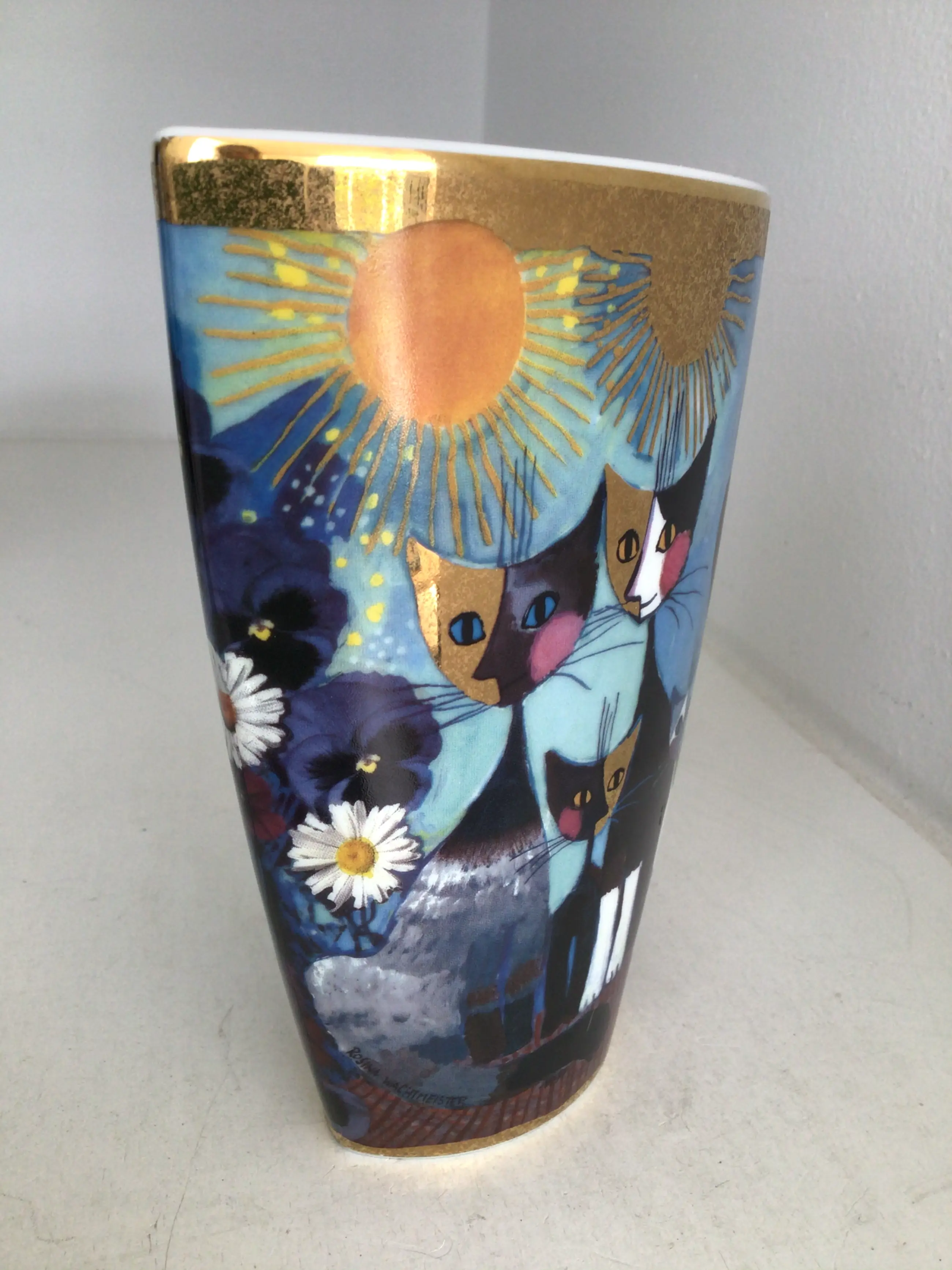 Rosina Wachtmeister - Siervaas “ KATZEN FAMILIE “ Limited Edition Verkocht | Kunstveiling.nl