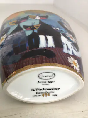 Rosina Wachtmeister - Siervaas “ KATZEN FAMILIE “ Limited Edition Verkocht | Kunstveiling.nl